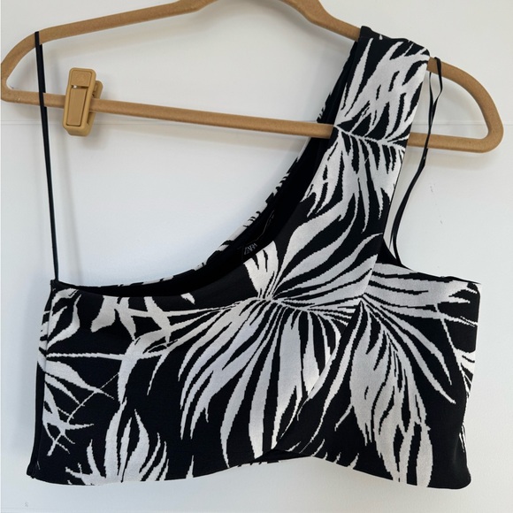 Zara | Tops | Zara Monochrome Leaf Pattern Top | Poshmark